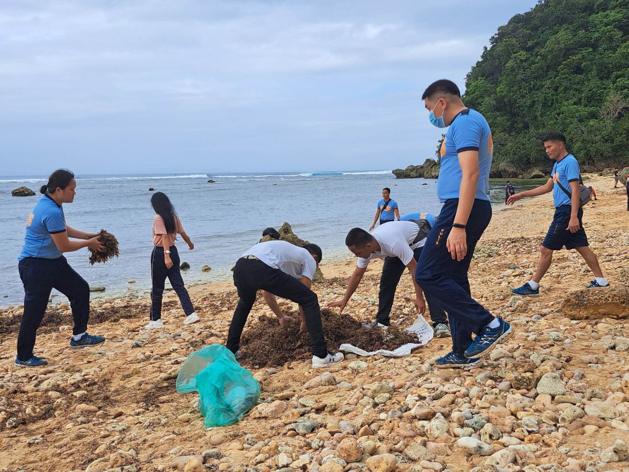 KKDAT Virac Chapter, nakilahok sa Coastal Clean-up Drive Activity sa ...