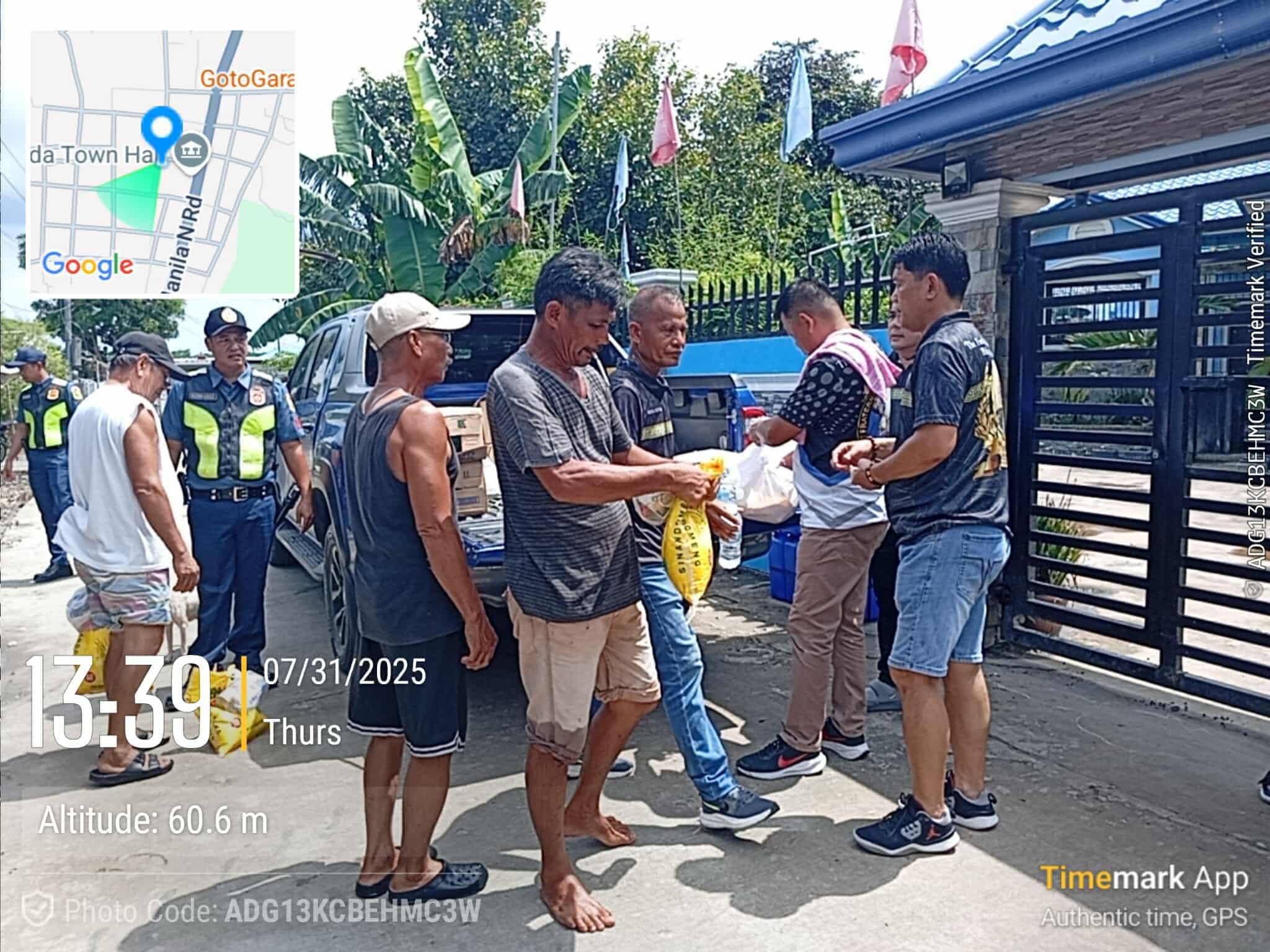 Provincial Eagles Club, katuwang ng Moncada PNP sa pamamahagi ng tulong ...