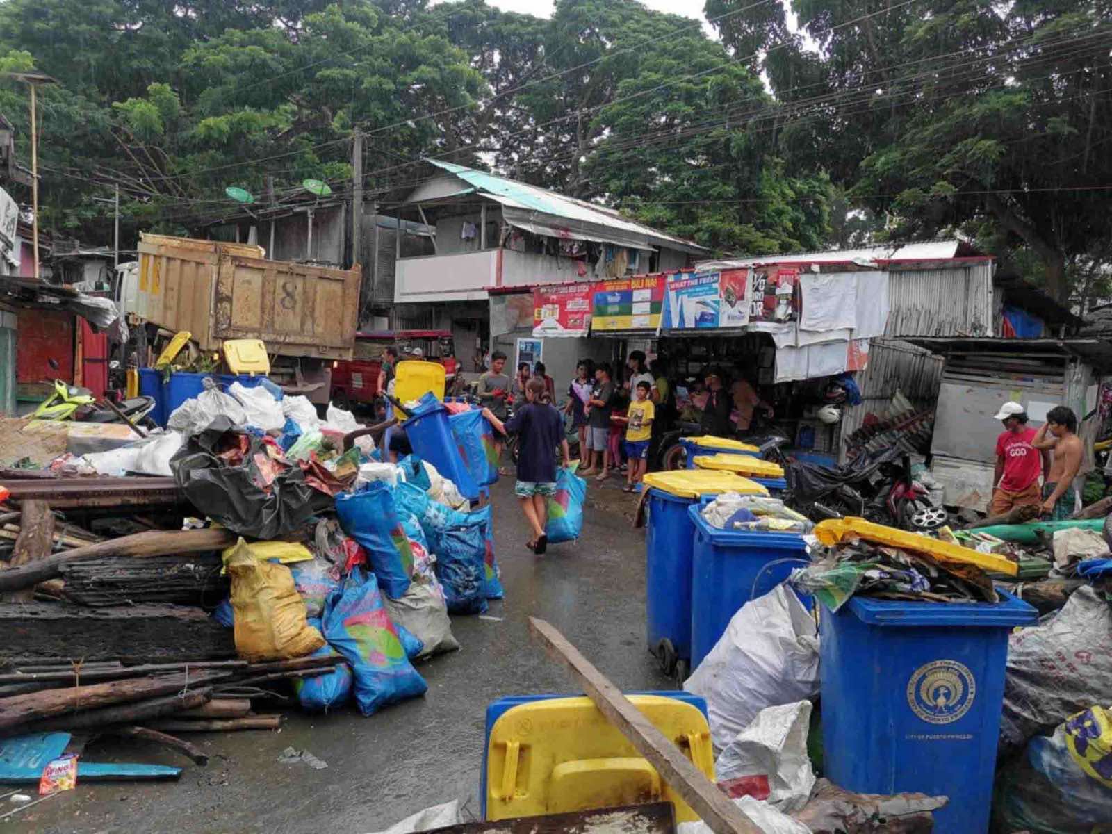 Mahigit 100 tonelada ng basura, nakolekta sa Barangay Bagong Sikat sa ...