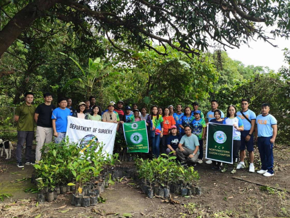 Mga doktor at medikal na grupo, pinangunahan ang tree planting activity ...