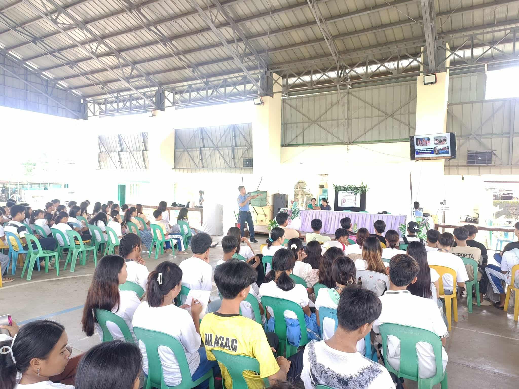 Mga mag-aaral ng Dilasag NHS, nakiisa sa Symposium ukol sa kampanya ...