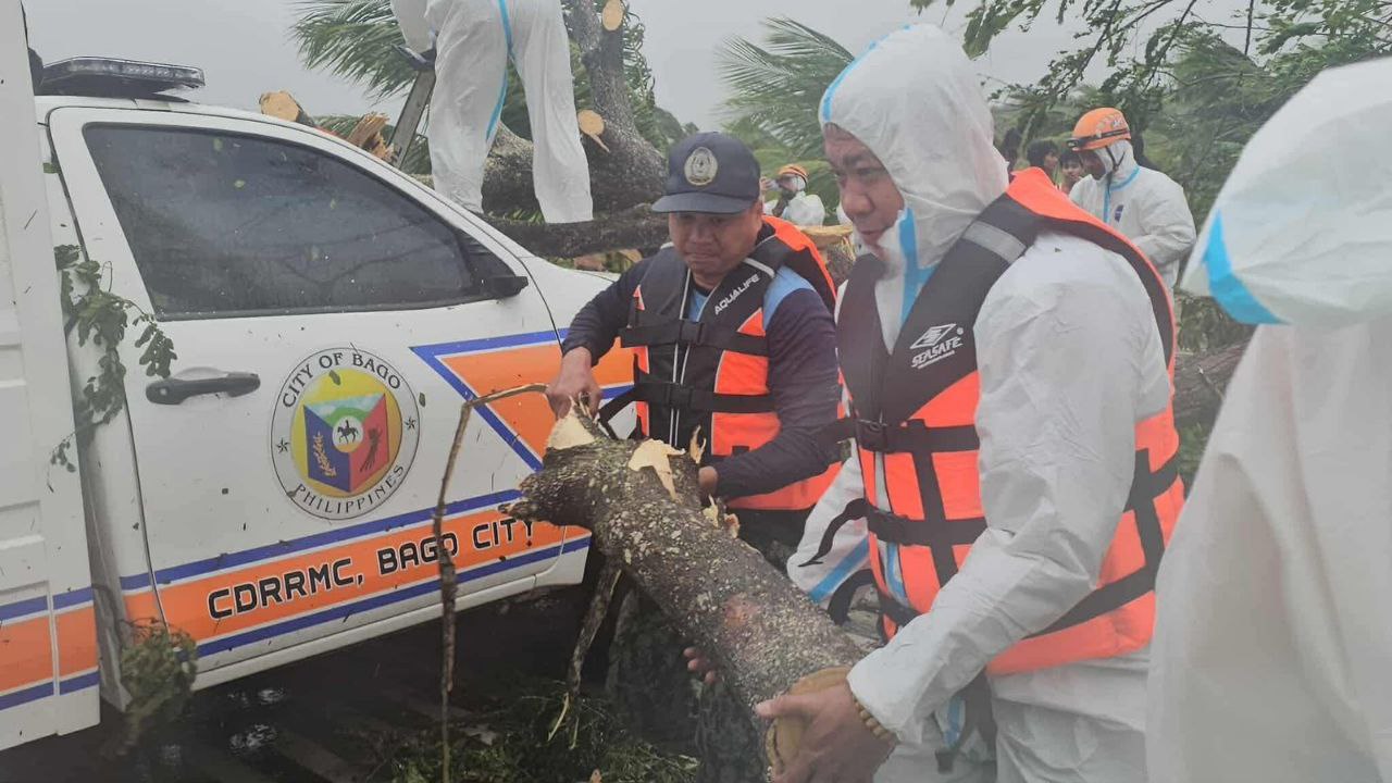 Mga awtoridad, tulong-tulong sa pagsasagawa ng clearing operation ...