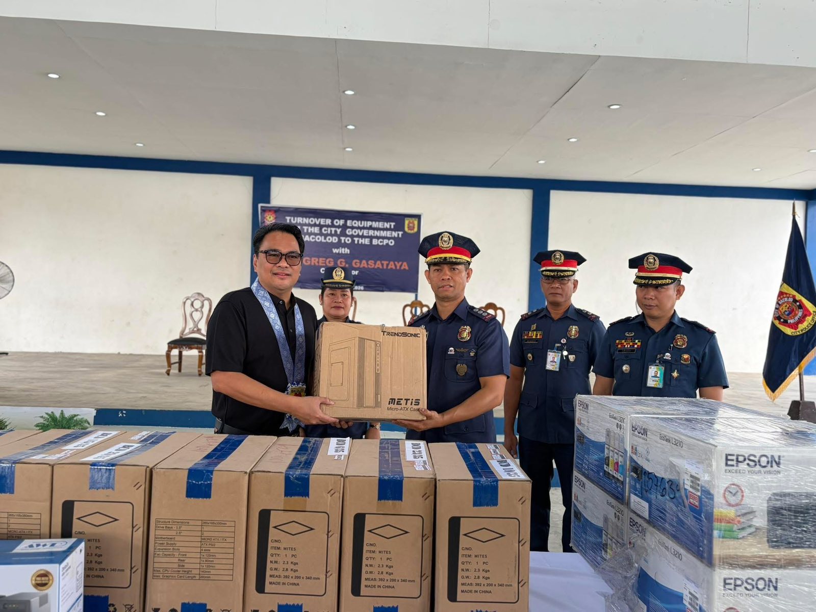 Bacolod City Government, namahagi ng mga kagamitan sa Bacolod City PNP